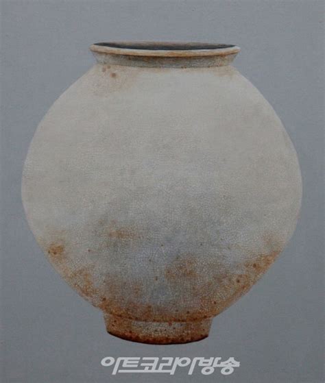 서양화가 김선 현대적 회화로 전통미 감상하는 달항아리 세상을 품다 개인전 진행 중