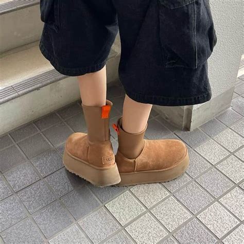 Uggさんのインスタグラム写真 Ugginstagram 「 厚底 ソックスブーツ Classic Dipper はスカートにはもちろん