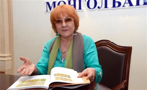 Орос бүсгүй Монголын мөнгөн тэмдэгтийн талаар ном гаргажээ