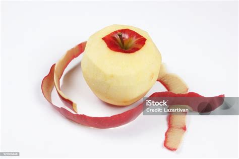 흰색 배경 고립 된 애플 과일 클로즈업 디자이너 연애 흰색 배경 채식주의 건강 한 음식에 애플의 조각에 대 한 애플에 벗 겨 빨간 사과 개체 그룹에 대한 스톡 사진 및 기타