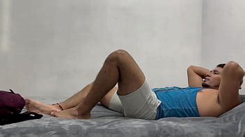Ayuda banda me están succionando mi culito por primera vez y la neta me está gustando XVIDEOS