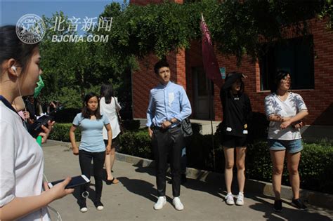 金瀚现身母校北京现代音乐研修学院2017毕业典礼 北京现代音乐研修学院