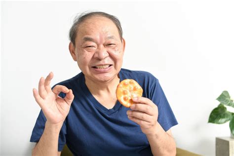 65歳以上の68 5％が「経済的な心配がない」と回答。65歳無職夫婦の貯蓄額はいくらなのか 【棒グラフ】シニアの就業率や「経済的な心配がない