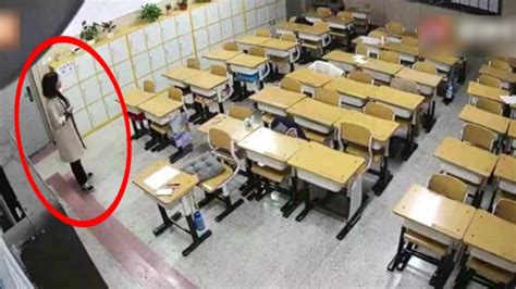 Heboh Ibu Guru Ceramah Di Depan Kelas Kosong Pada Tengah Malam Lagi