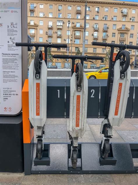 Drei E-Scooter: Mi Elektro-Scooter M365 von Xiaomi - Creative Commons ...