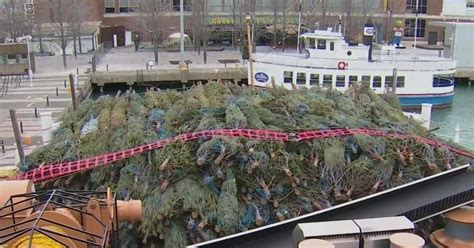 Chicagos Christmas Tree Ship Is Back At Navy Pier Cbs Chicago