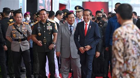 MK Izinkan Menteri Nyapres Tanpa Mundur Pengamat Presiden Harus
