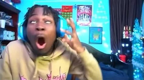 Who Is Under That Desk💀 R Blueryai
