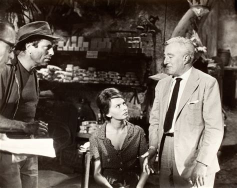 Il Regista Vittorio De Sica Con Raf Vallone E Sophia Loren Sul Set De