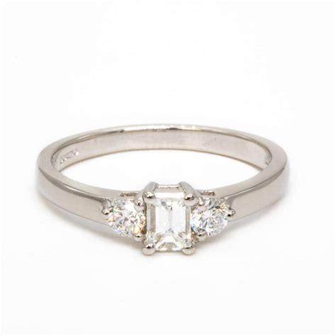 Platinum Three Diamond Ring Kaanaanmaa