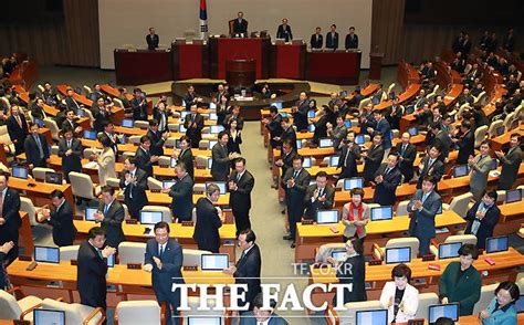 Tf초점 야권發 정계개편 움직임에 속타는 與왜 정치 기사 더팩트