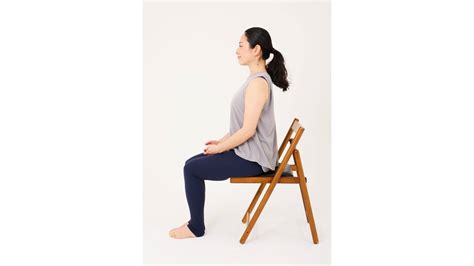 骨盤を立てる方法】効果抜群！椅子に座ってできる姿勢改善「ハムストリングスの30秒ストレッチ」」の画像動画一覧5枚目 ヨガジャーナルオンライン