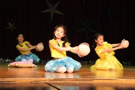 小学部我行我秀精彩演出开始了青岛白珊学校