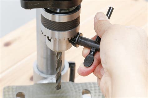 精度の高い穴あけが可能 卓上ボール盤 Diy Howto ライブラリ 木材をはじめ、金属や樹脂など