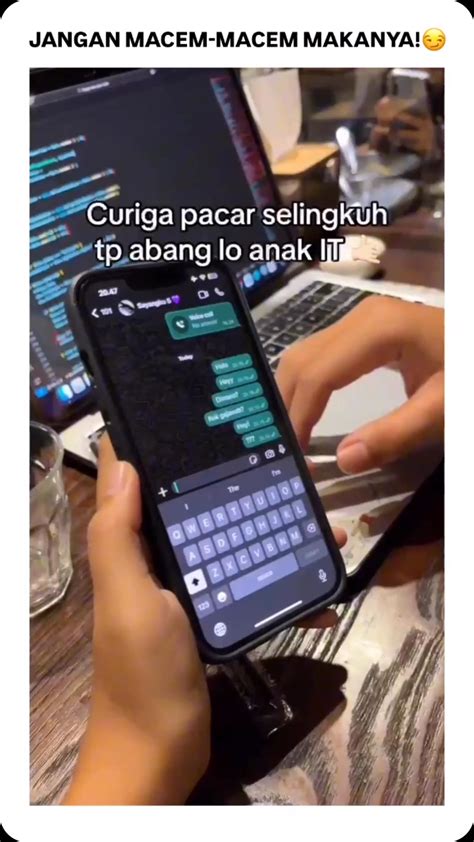 bukti kalo anak it bisa ngoding di mana aja 💻🚀 gak peduli lagi lo lagi di warteg kafe atau