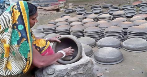 হারাতে বসেছে বাংলার ঐতিহ্যবাহী মৃৎশিল্প