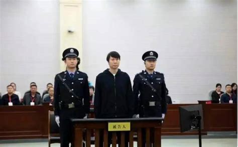 名记爆料，李铁妻子拒退7764万，谁注意龙菲举动，10年刑期或变无期案件风暴家庭