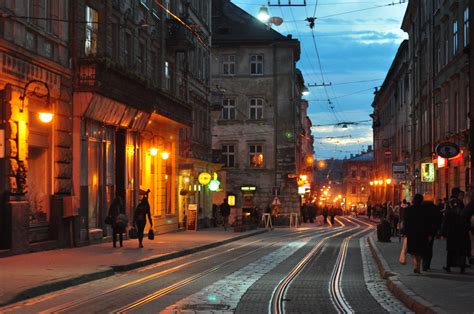 Феєричні фото вечірнього Львова