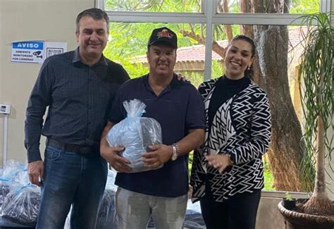 Notícia Motoristas Do Transporte Escolar Recebem Uniformes