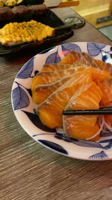 七年級 仁愛店 人氣居酒屋 好吃烤物 串燒 生魚片 晚餐 宵夜 聚餐的菜單評論圖片 基隆市仁愛區好吃CP值超高的居酒屋 愛玩記
