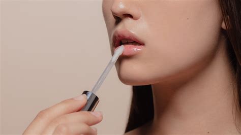 How To Do Your Lips Like Kylie Jenner