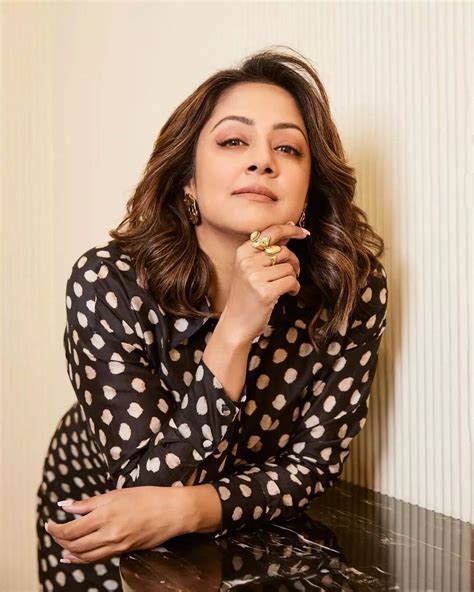 Jyothika 45 வயதிலும் அதே இளமையோடு வசீகரிக்கும் ஜோதிகாவின் லேட்டஸ்ட்