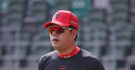 ‘이범호 감독의 Kia 타격코치 외부 영입 없다“홍세완 코치가 맡을 것” 공식발표