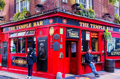 더블린 아일랜드에서 거리 장면입니다 템플 바 역사 지구는 활기찬 나이트 라이프와 Dublins 문화 분기로 알려져 있다 템플 바 더블린에 대한 스톡 사진 및 기타 이미지
