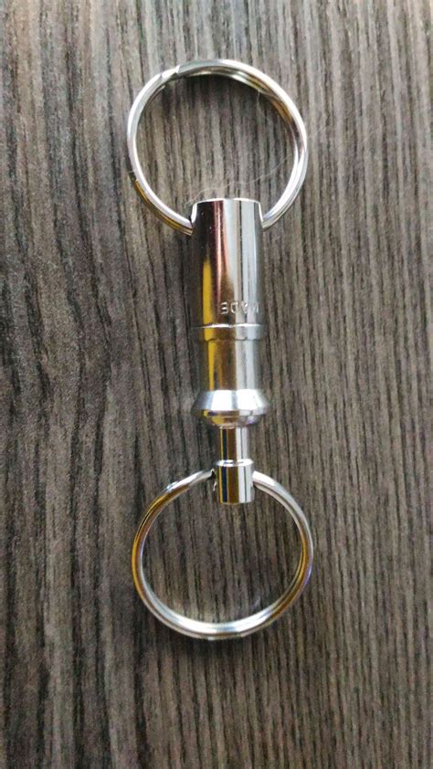 Кольцо для ключей Victorinox 4.1835.B1 никелированное с двумя кольцами ...