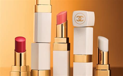 특별한 홀리데이 기프트 영롱한 샤넬 립밤이 제격 하퍼스 바자 코리아