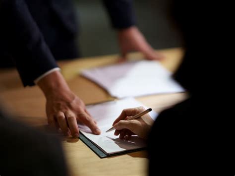 Polémica Por Millonario Contrato Adjudicado A Empresa Vinculada A