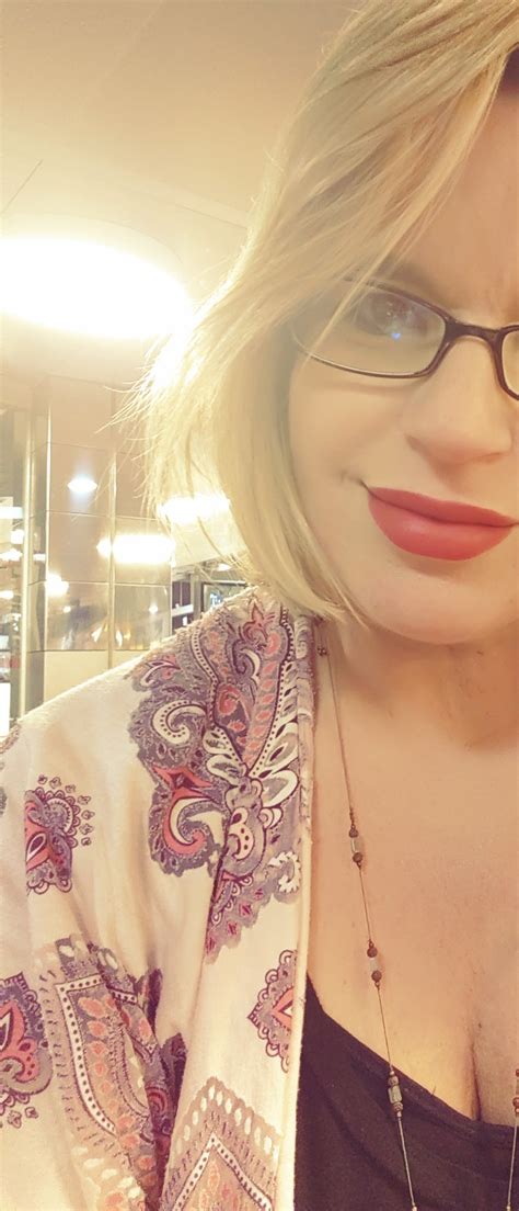 Sexy Sweet On Twitter I Don T Buy Lip Stick Often But When I Do I Make Sure It S Super