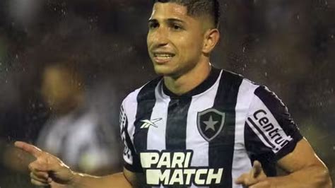 Botafogo Vence Volta Redonda Em Jogo Com Savarino Inspirado E Expulsões