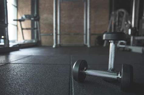 Which Option Is Best For Gym Flooring Hardwood Vinyl Or Rubber