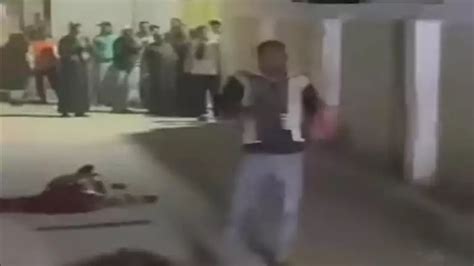 26 ثانية رعب شاب يقطع رأس جاره ويأكل منها في الأقصر صور مصراوى