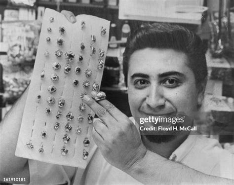 Jul 18 1967 Tim R Cisneros Jr Holds 800 Ring That He Almost Lost News Photo Getty Images