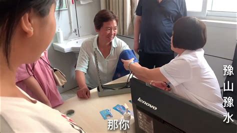 妈妈突发急病，儿媳陪着妈妈在医院忙前忙后做检查，都憔悴了 Youtube