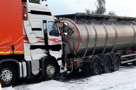 Lorry Causes Traffic Chaos As It Spills 32000 Litres Of Gin Onto Road