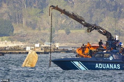 Spectacular Footage Shows Drug Runners Land Their Boat On Beach At