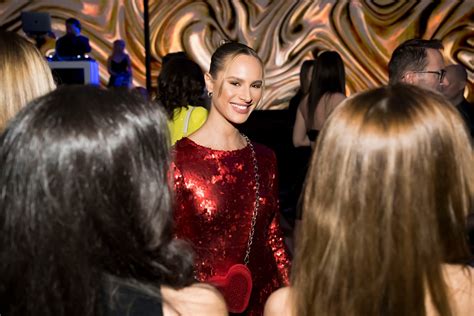 Molnár Nini Fehérneműs Videóban Mutatta Meg Sportos Alakját