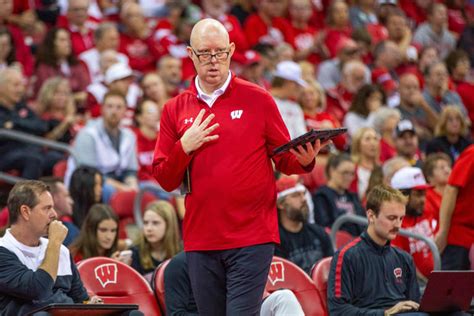 How Kobe Bryant Clip Has Helped Wisconsin Volleyball Bounce Back From