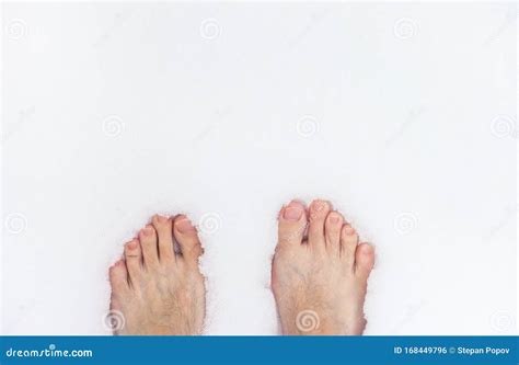 Position Des Va Nu Pieds D Homme Sur La Neige Photo Stock Image Du