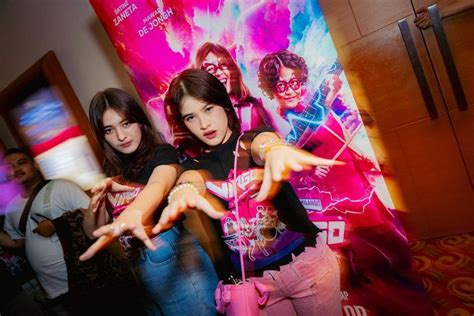 10 Potret Pemain Virgo And The Sparklings Di Balik Layar