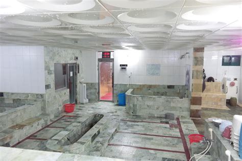 싱글벙글 여자 혼자 남자 가득한 남탕에