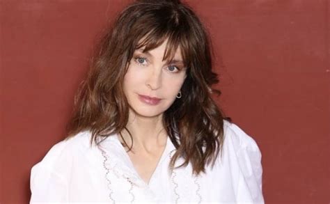 À 62 Ans Tu Montres Tes Nchons Anne Parillaud En Tenue