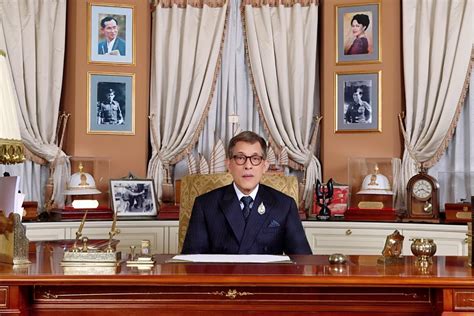 ในหลวง พระราชินี พระราชทานบัตรพระราชทานพรปีใหม่ 2566 แก่ปวงชนชาวไทย