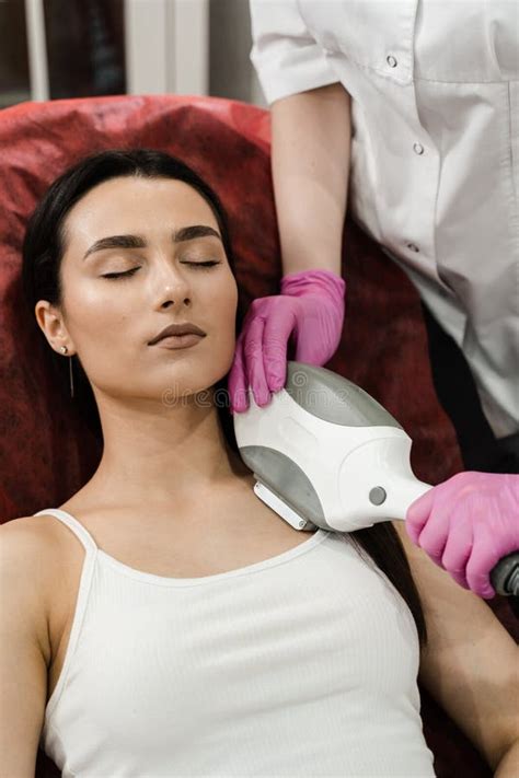 Elos Acne Treatment Produces The Cleansing Bactericidal Anti Inflammatory Effect Beautician