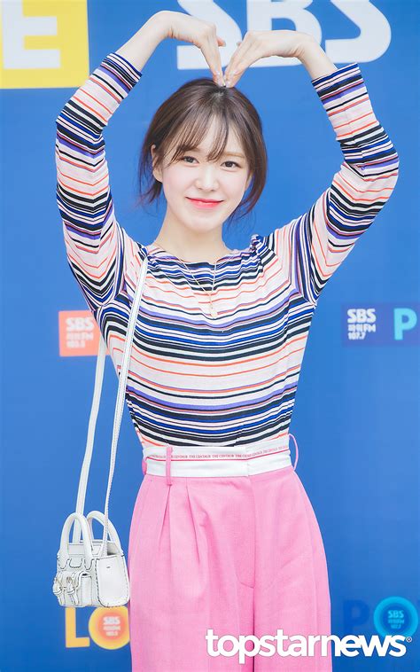 [hd포토] 레드벨벳 웬디 하트도 정직한 손승완 웬디의 영스트리트 출근길 네이트 연예