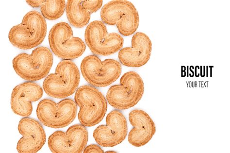 퍼프 페이스트리 쿠키 하트 모양의 신선한 퍼프 페이스트리 쿠키 정통 프랑스 패스트리 돼지 귀 코끼리 귀 쿠키 프렌치 하트 하트 모양의 퍼프 페이스트리는 흰색 배경에 분리되어