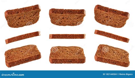 Rebanadas De Pan Tostado Que Vuelan Aisladas En Blanco Foto De Archivo